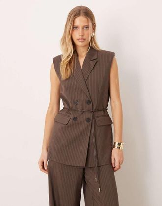 Vero Moda Y.A.S - Gilet de costume densemble ajust&eacute; &agrave; ceinture et rayures fines - Marron chocolat-Brown