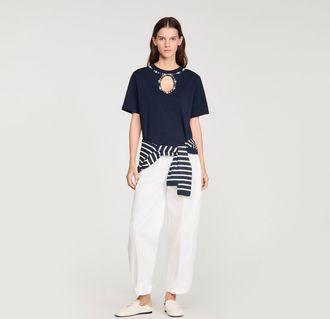 Sandro Durchbrochenes T-Shirt mit Strass