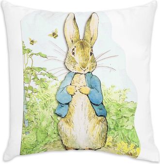 Fabulous Kissen aus wei&szlig;em Samt - Petter Hase in seinem Garten, Motiv: Peter Hase, Kinder-Illustration - 40 x 40 cm - samtige Haptik - Bezug und Kissen inklusi