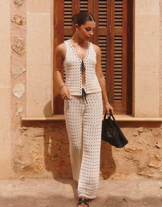 the frolic Exclusivit&eacute; - The Frolic x Lydia Kara - Pantalon densemble de plage ample en crochet avec fils contrastants - Cr&egrave;me-Blanc