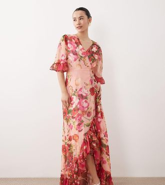 Hope & Ivy Petite Petite - Robe portefeuille longue &agrave; manches cloche et imprim&eacute; fleuri vari&eacute; - Rose