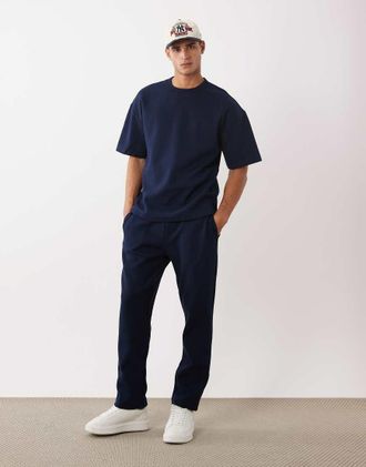 River Island Strukturiertes Set aus T-Shirt und Jogginghose in Marineblau-Navy