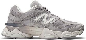 New Balance Unisex 9060 in Grau/Wei&szlig;, Wildleder/Mesh, Gr&ouml;&szlig;e 38.5