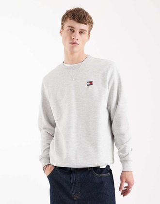 Tommy Jeans Sweatshirt in Grau mit Aufn&auml;her und Rundhalsausschnitt