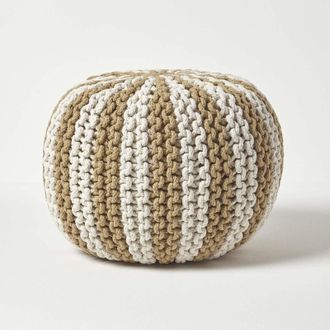 Homescapes Pouf, leinen-wei&szlig; gestreifter Strickpouf, rundes Bodenkissen 35 x 40 cm, dekorativer Fu&szlig;hocker mit grob gestricktem Bezug aus 100% Baumwolle, Strickpu