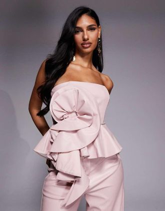 Asos Tr&auml;gerloses Oberteil aus Kunstleder in Rosa mit Blumenapplikation-Design, Kombiteil