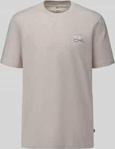 adidas Regular Fit T-Shirt mit kleinem Socken-Print