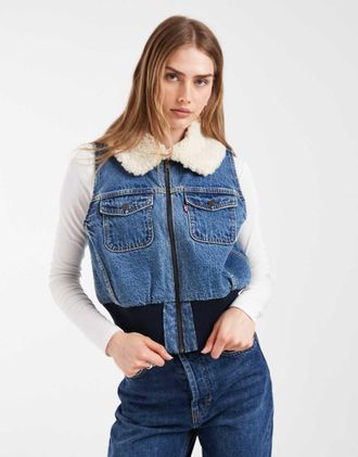 Levi's verk&uuml;rzte Denim-Weste mit Rei&szlig;verschluss und Borg-Kragen in Blau