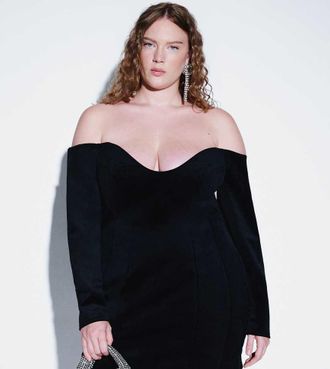 Asos Curve ASOS DESIGN Curve robe courte structur&eacute;e en velours thermocoll&eacute; &agrave; &eacute;paules d&eacute;nud&eacute;es noire
