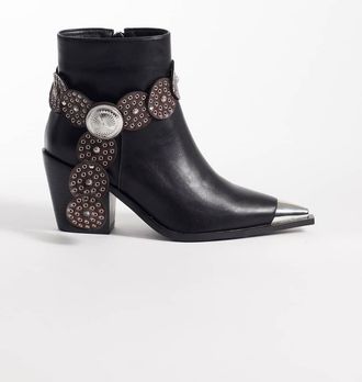 Azalea Wang Azalea Wang - Verrill - Westernstiefel in Schwarz mit G&uuml;rtelverzierung mit Nietenbesatz