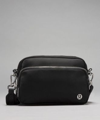 lululemon Everywhere Crossbody-Tasche 2 l Metallbeschläge - Größe 2 l in Black