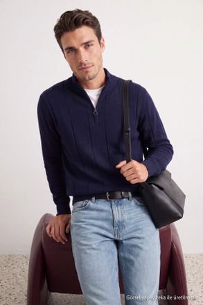 Trendyol MAN Herren Dunkelblau Gestreift Lang, Regular Fit Pullover