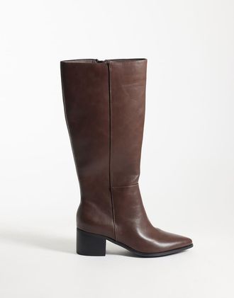 London Rebel Jessie raffinierte kniehohe Stiefel mit spitzer Spitze in Braun