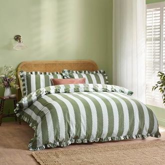 furn. Wylder Birdie Stripe Bettbezug-Set, wendbar, Baumwolle, mit hohem R&uuml;schenanteil, Cottagecore-Streifen-Design mit R&uuml;schenbesatz (Baygreen/Mist - Super-