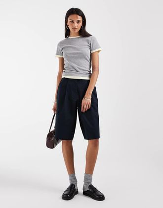 Fred Perry Bermudashorts in Marineblau mit Bundfalten-Navy