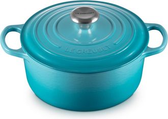 LE CREUSET Le Creuset Signature Gusseisen-Bräter mit Deckel, Ø 24 cm, Rund, Für alle Herdarten und Induktion geeignet, Volumen: 4,2 l, 4,305 kg, Karibik, 2117724