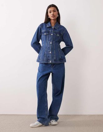 Gina Tricot Gina Tricot - Figurformende Jeansjacke in mittelblauer Rinse-Waschung