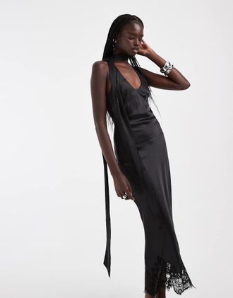 Asos Satin-Maxikleid in Column-Silhouette mit U-Ausschnitt, Spitzenbesatz und Schal in Schwarz