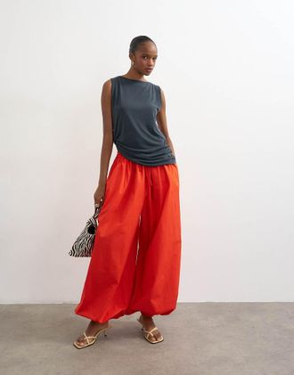 Topshop Oversize-Ballonhose in Rot mit B&uuml;ndchen