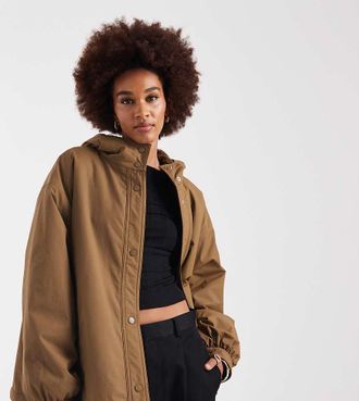 Asos Tall ASOS DESIGN - Trench oversize doubl&eacute; de polaire - Olive-Vert