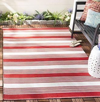 Safavieh Tapis géométrique pour Salon, Salle à manger, Chambre à coucher - Recycled Plastic Collection, Tapis à poil court, Rouge, 152 X 244 cm