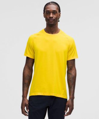 lululemon Metal Vent Tech T-Shirt f&uuml;r M&auml;nner - Gr&ouml;&szlig;e XS in Maize Yellow