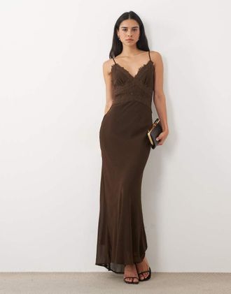 Ra-Re London Camisole-Maxikleid aus Chiffon mit Spitzenbesatz in Schokobraun