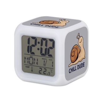 Fabulous Wecker W&uuml;rfel beleuchtet grau - Chill Dude Langsame Schnecke Kinder Humor - 7,8 x 7,8 x 7,8 cm - Retro Beleuchtung Mehrfarbig LED