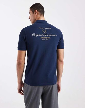 Fred Perry Sports - Polohemd in Marineblau mit Logo-Stickerei am R&uuml;cken