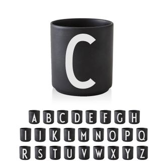 DESIGN LETTERS Porzellan Kaffeetassen A-Z | Schwarze Tassen für Weihnachten, Weihnachtsgeschenke Kleinigkeiten, Weihnachtsgeschenke für Frauen, Männer | Kaffeebecher