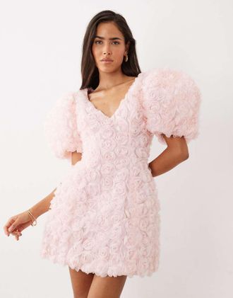 Asos robe courte &agrave; manches bouffantes 3D &agrave; fleurs rose