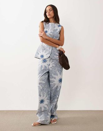 Never Fully Dressed Ellie Denim-Twill-Hose als Co-ord mit blauem Soleil-Print-Braun