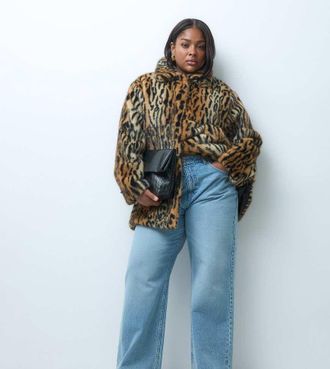 Asos Curve ASOS DESIGN Curve manteau car mi-long &agrave; col en fausse fourrure imprim&eacute; animal-Multi