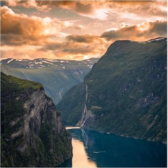 Wallario Sticker/Aufkleber f&uuml;r K&uuml;hlschrank/Geschirrsp&uuml;ler/K&uuml;chenschr&auml;nke, Selbstklebende Folie - 60 x 60 cm, Motiv: Fjord bei Sonnenuntergang