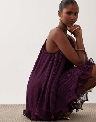 Vero Moda Neckholder-Minikleid aus Plissee-Chiffon mit R&uuml;schen in dunklem Pflaume-Lila