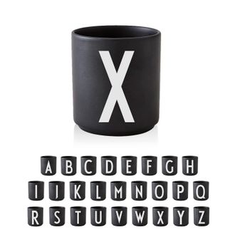 DESIGN LETTERS Porzellan Kaffeetassen A-Z | Schwarze Tassen für Weihnachten, Weihnachtsgeschenke Kleinigkeiten, Weihnachtsgeschenke für Frauen, Männer | Kaffeebecher