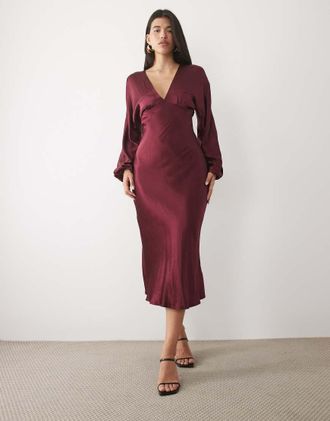 Nobody's Child Allura Midikleid aus Satin mit tiefem Ausschnitt und Blouson&auml;rmeln in Burgunderrot