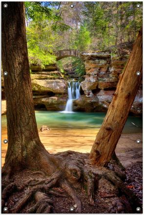 Wallario Outdoor-Poster f&uuml;r Garten oder Balkon Versteckter Platz im Wald, Motivbanner Gr&ouml;&szlig;e: ca. 100 x 150 cm, Outdoor-Bild
