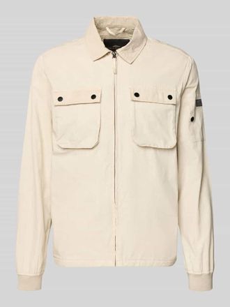 Fynch-Hatton Modern Fit Overshirt mit Label-Patch Modell Garmentdye