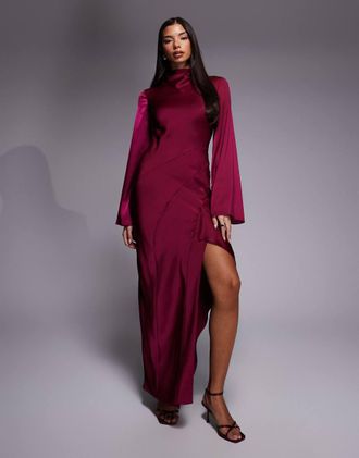 Asos Robe longue en satin &agrave; coutures apparentes et volants - Rouge fonc&eacute;