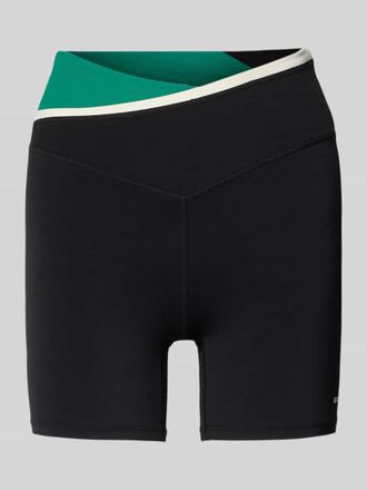 P.E Nation Slim Fit Shorts mit Logo-Detail Modell Status