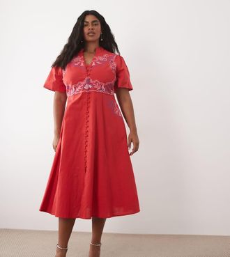 Hope & Ivy robe mi-longue brod&eacute;e &agrave; boutons sur le devant avec d&eacute;tails de poches en rouge-VIOLET