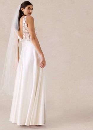Bonprix Brautkleid schmale Passform, aus gl&auml;nzendem Satin, mit hohem Schlitz, &auml;rmellos