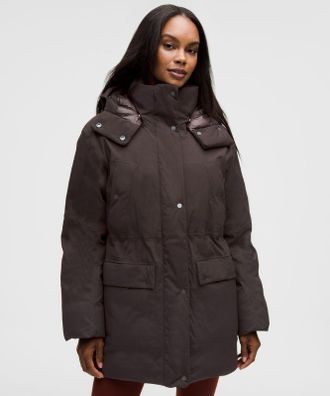 lululemon Wasserdichter Daunenparka mit F&uuml;llkraft 600 f&uuml;r Frauen - Gr&ouml;&szlig;e XL in Sequoia