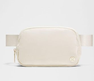 lululemon Sac de ceinture Everywhere 1 L - Gold