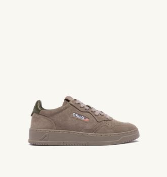 Autry SNEAKERS MEDALIST LOW AUS WILDLEDER IN ANTILOPE UND MILITARY