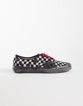 Vans Authentic Sneaker in Schwarz und Rot mit Schachbrettmuster