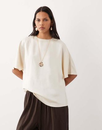 Pretty Lavish Breya top boxy en satin couleur oyster-Blanc