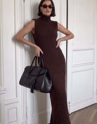 NA-KD Strick-Maxikleid mit Rollkragen in warmem Braun