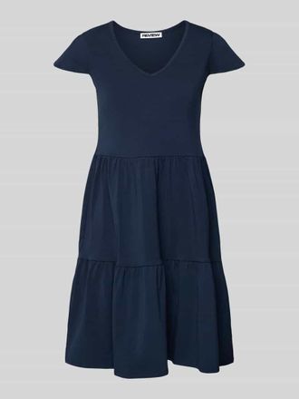 Review Minikleid im Stufen-Look mit V-Ausschnitt